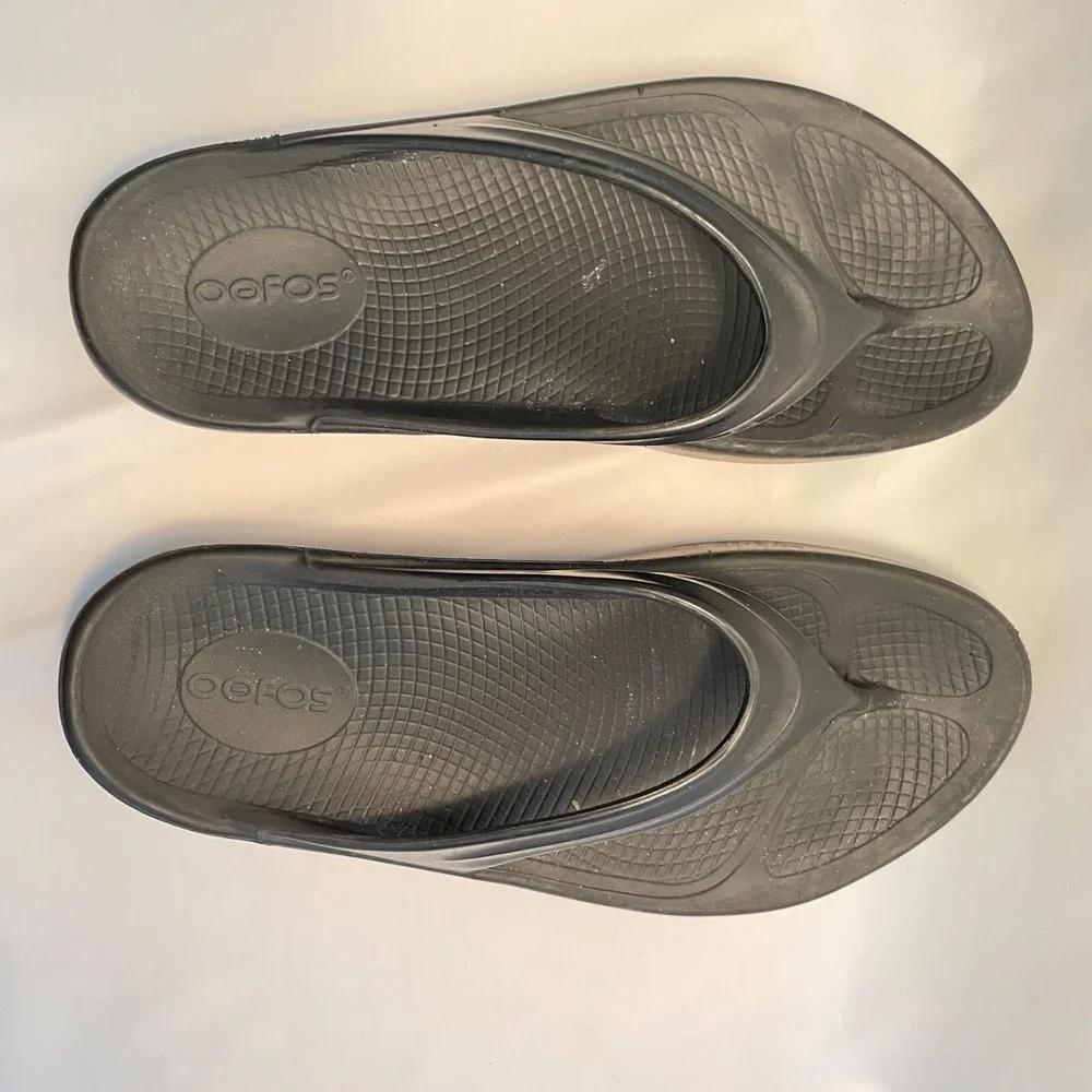 OOFOS | Shoes | Oofos Original Cushioned Recovery Sandals Black ...